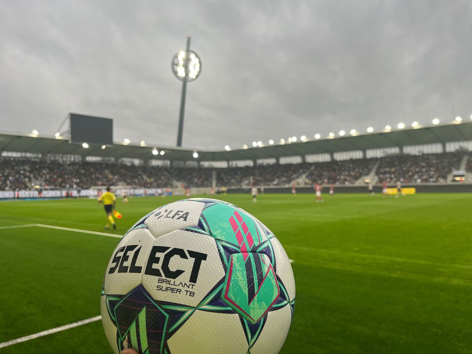 OBRAZEM: První zápas v nové fotbalové aréně vyhrál Hradec Králové ...