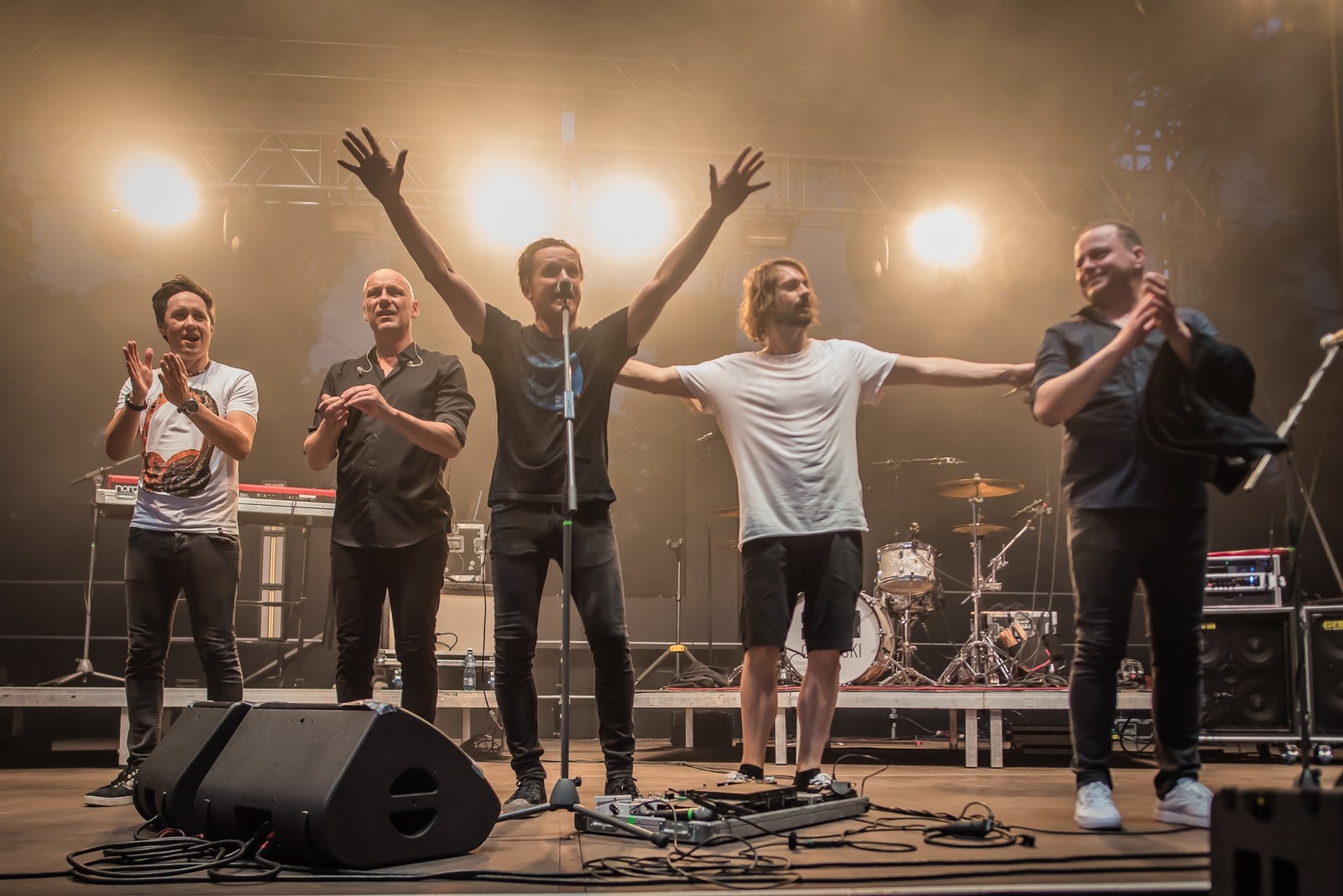 Vyhraj vstupenky na oslavu 30. narozenin Hitrádia Černá Hora s kapelou Chinaski | Novinky ...